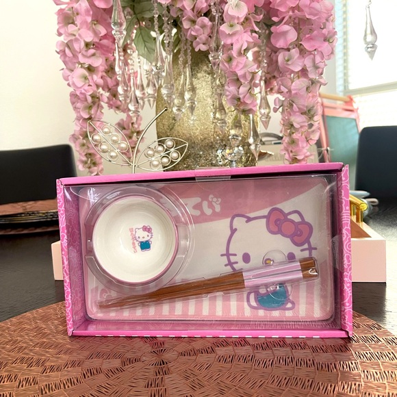 Hello Kitty | Dining | Hello Kitty Set | Poshmark